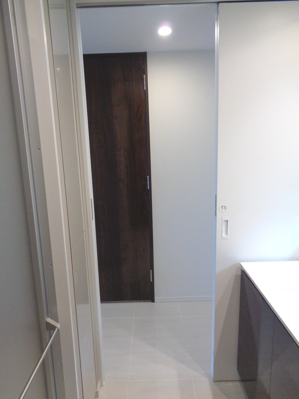 生活動線改善リフォーム 収納を使いやすくするため開き戸を引き戸に変更 その2 | （株）アイネックス｜ブログ